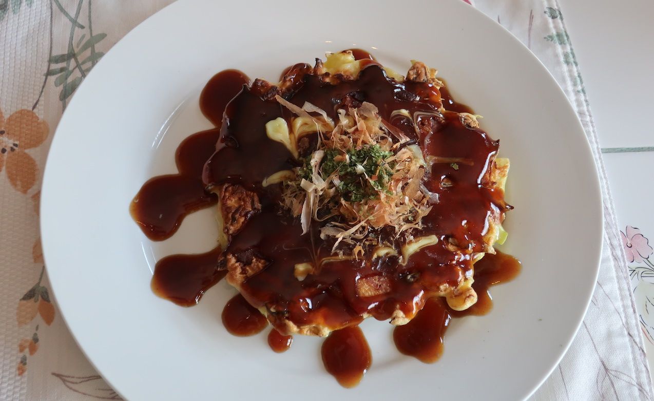 Okonomiyaki (Japanese savory pan cake, お好み焼き)