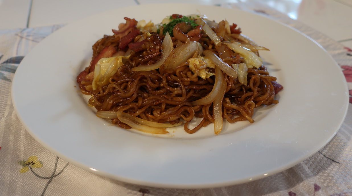 Yakisoba (Stir-fried soba noodles, 焼きそば)